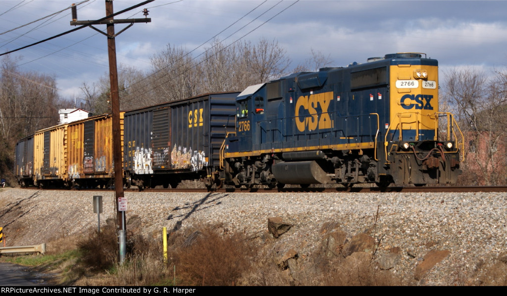 511 - CSXT 2766 long-hood forward sole power on the Lynchburg-Balcony Falls local, the H744